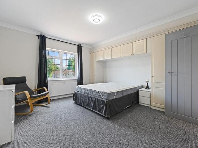 1 bedroom house share to rent