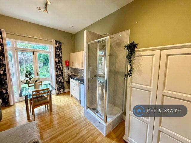 1 bedroom house share to rent