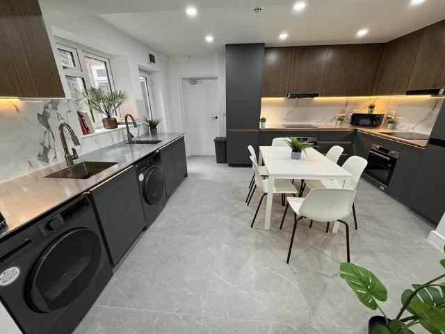 1 bedroom house share to rent