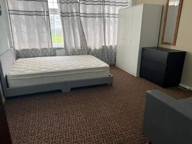 1 bedroom house share to rent