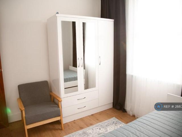 1 bedroom house share to rent