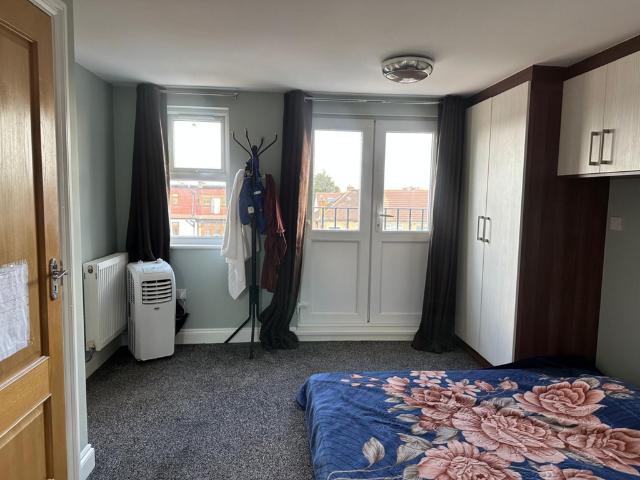 1 bedroom house share to rent