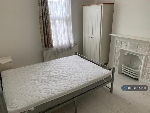 1 bedroom house share to rent