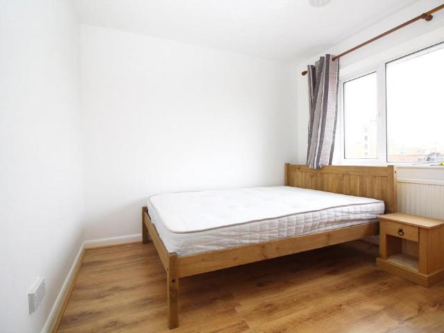 1 bedroom house share to rent