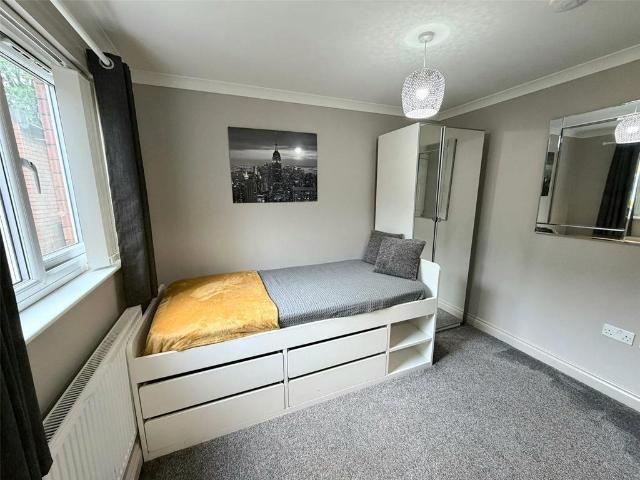 1 bedroom house share to rent