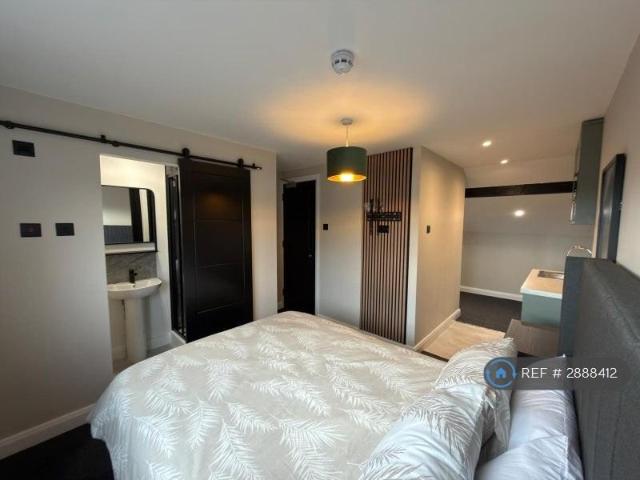 1 bedroom house share to rent