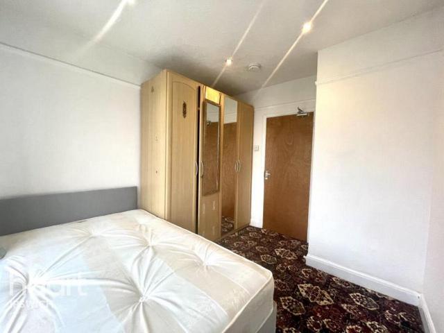 1 bedroom house share to rent