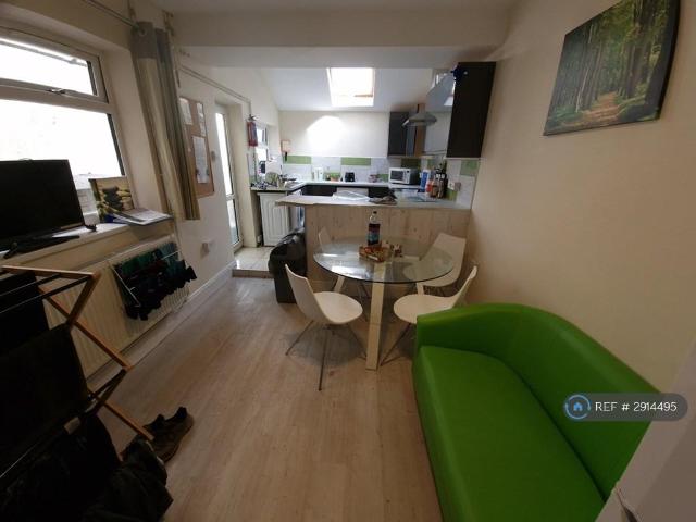 1 bedroom house share to rent