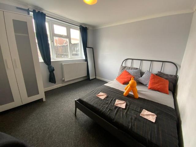 1 bedroom house share to rent