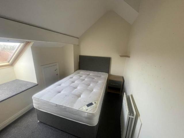 1 bedroom house share to rent