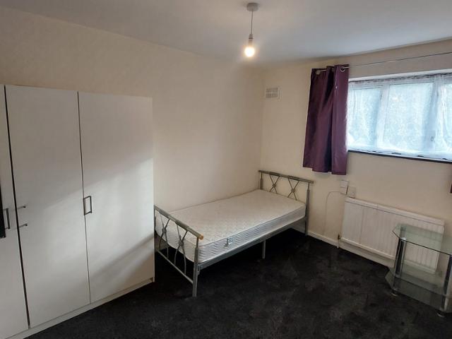 1 bedroom house share to rent