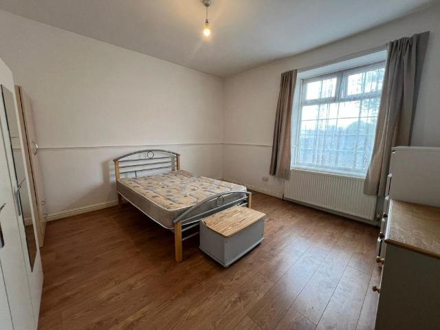 1 bedroom house share to rent