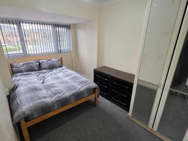 1 bedroom house share to rent