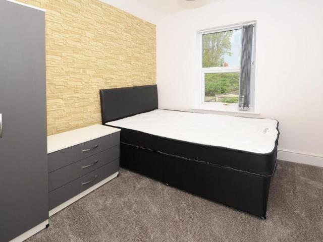 1 bedroom house share to rent