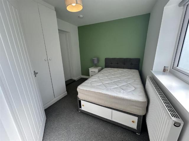 1 bedroom house share to rent
