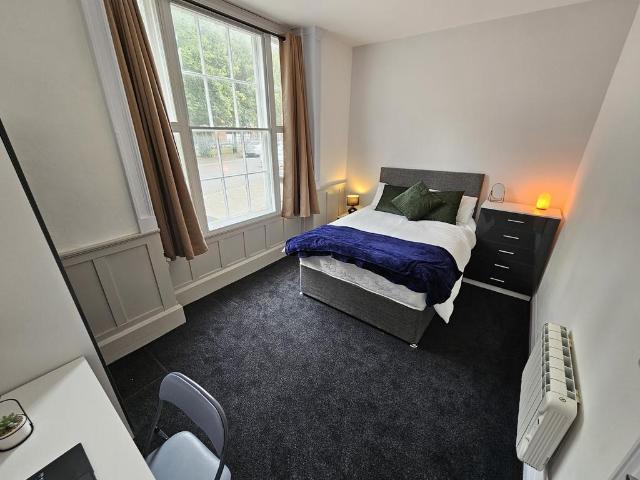 1 bedroom house share to rent
