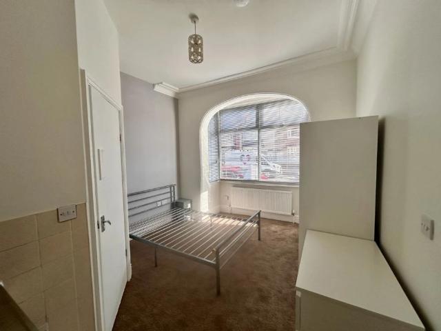 1 bedroom house share to rent