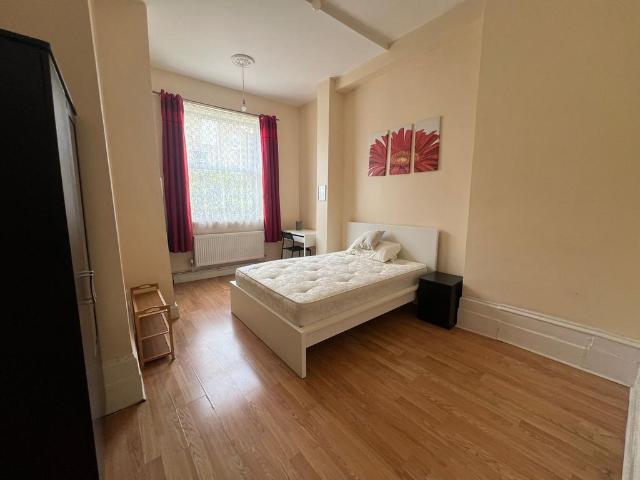 1 bedroom house share to rent
