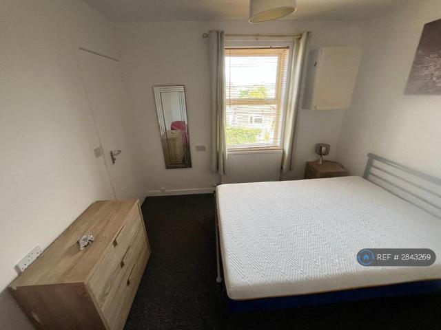 1 bedroom house share to rent