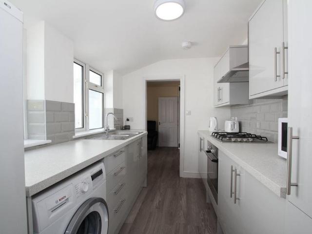 1 bedroom house share to rent