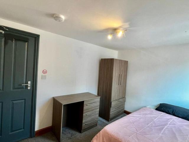 1 bedroom house share to rent