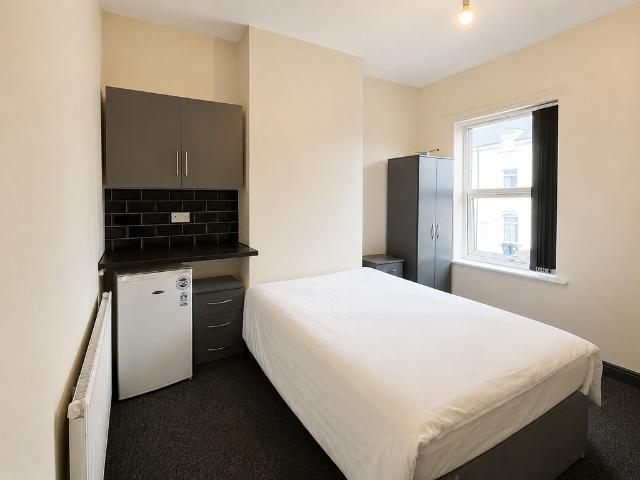 1 bedroom house share to rent
