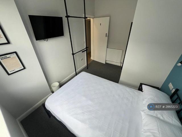 1 bedroom house share to rent