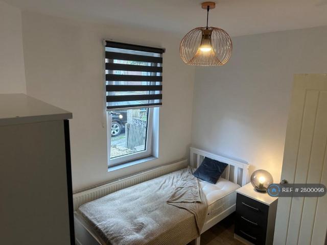 1 bedroom house share to rent