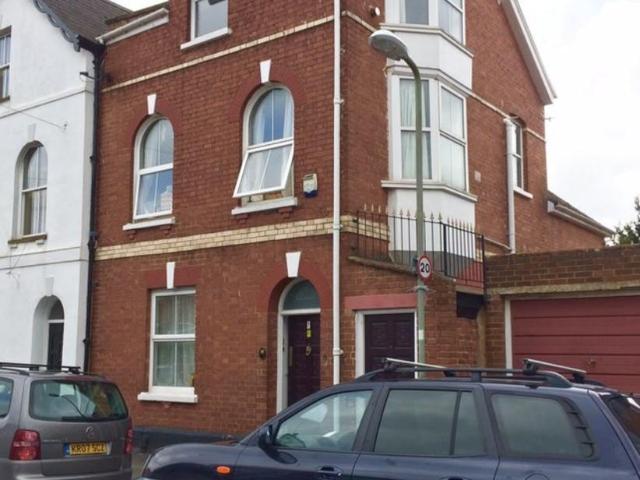 1 bedroom house share to rent