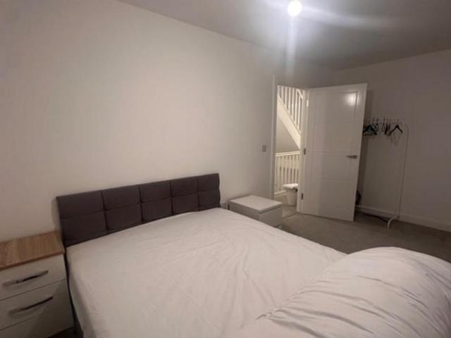 1 bedroom house share to rent