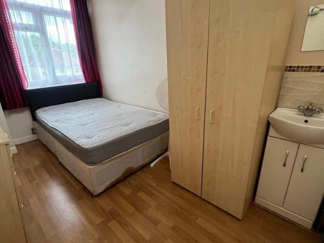 1 bedroom house share to rent