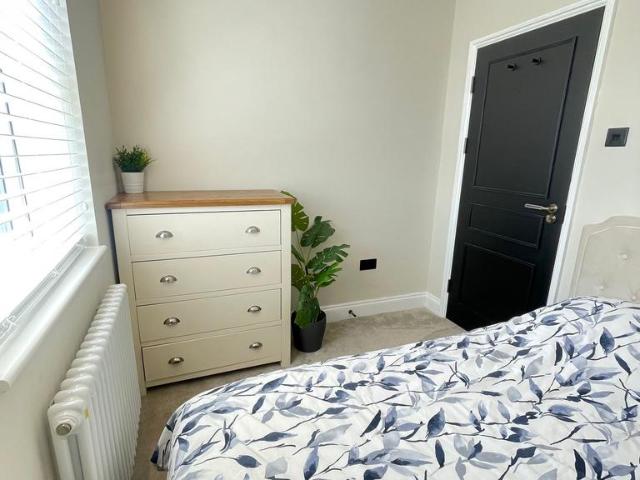 1 bedroom house share to rent