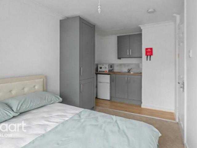 1 bedroom house share to rent