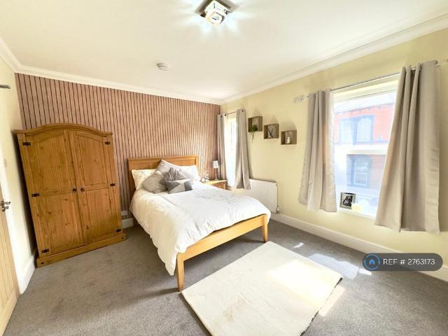 1 bedroom house share to rent