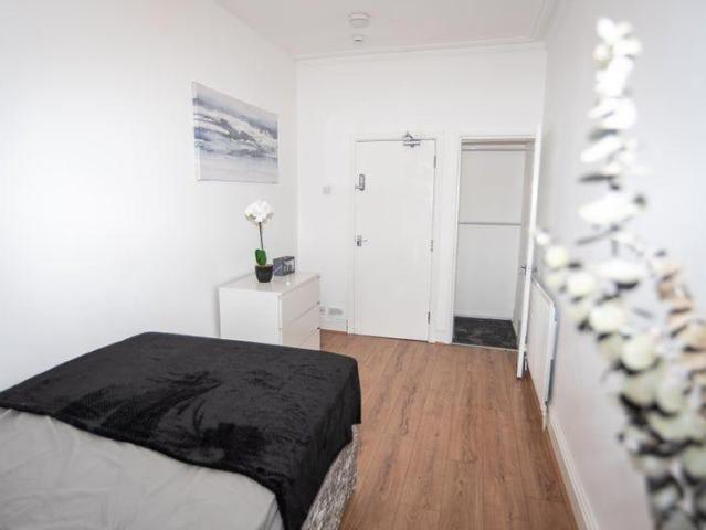 1 bedroom house share to rent