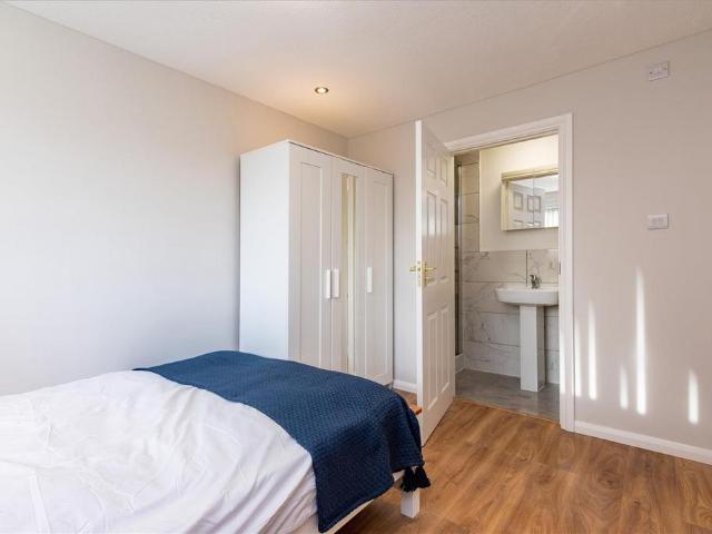 1 bedroom house share to rent