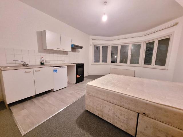 1 bedroom house share to rent