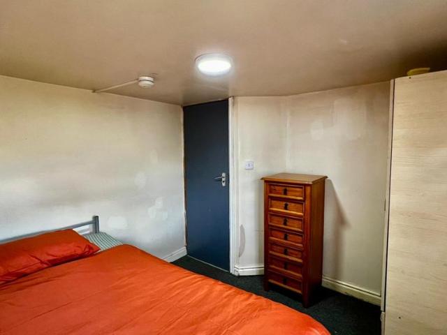 1 bedroom house share to rent