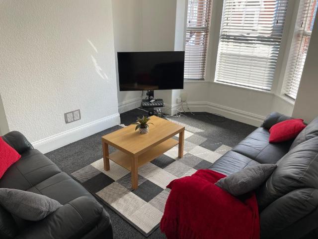 1 bedroom house share to rent