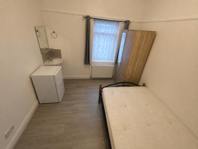 1 bedroom house share to rent