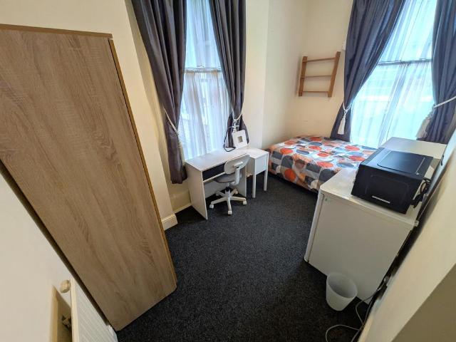 1 bedroom house share to rent