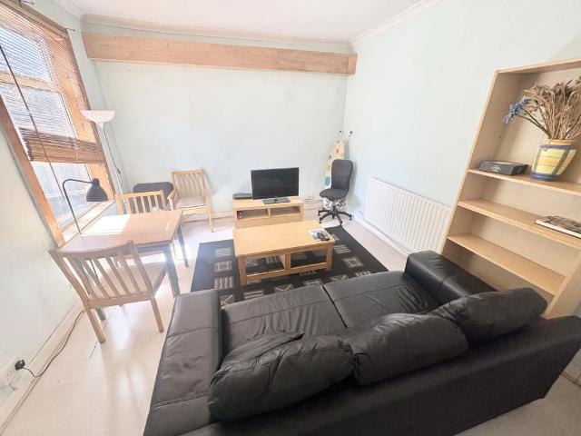 1 bedroom house share to rent