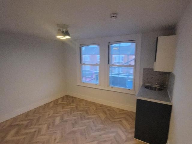 1 bedroom house share to rent