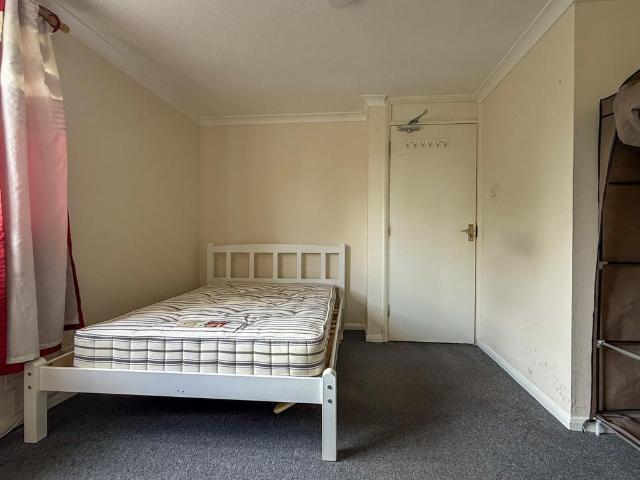 1 bedroom house share to rent