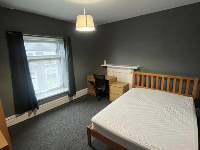 1 bedroom house share to rent