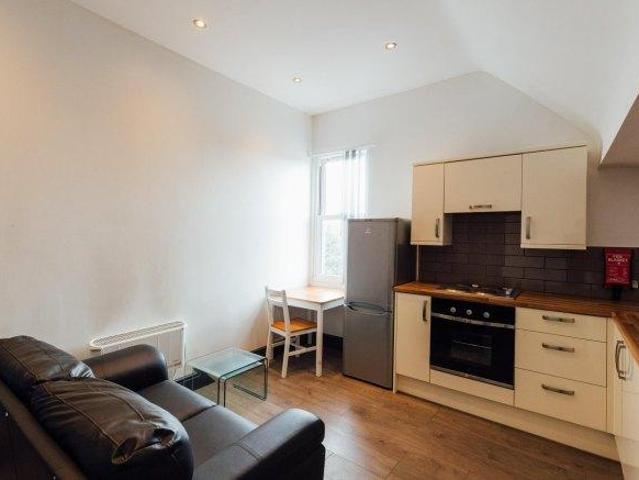 1 bedroom house share to rent