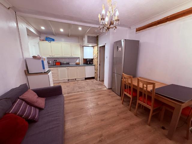 1 bedroom house share to rent