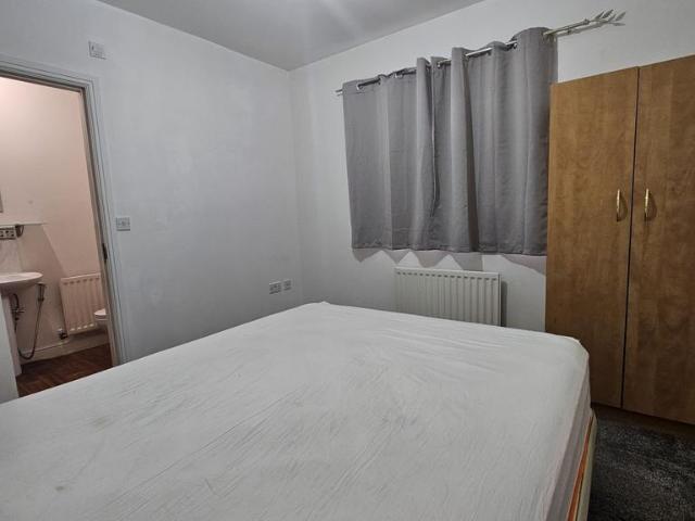 1 bedroom house share to rent