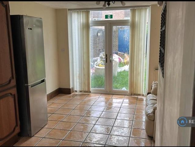 1 bedroom house share to rent