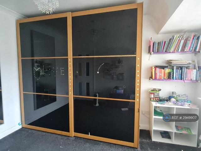 1 bedroom house share to rent